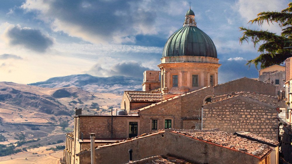 A Gangi vive l'ultimo artigiano orafo delle Madonie: la storia di Fabio ...