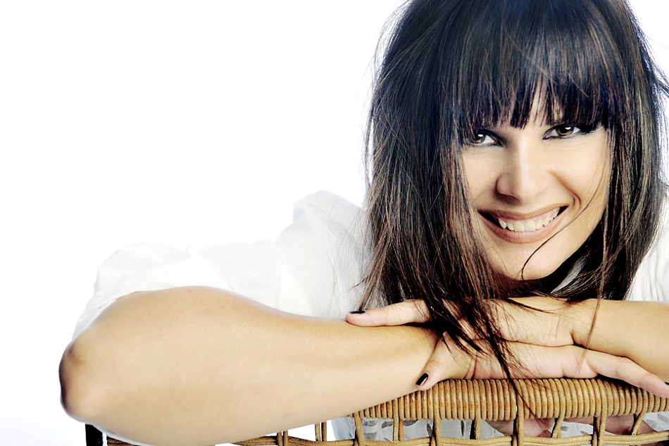 Silvia Mezzanotte in ''Le mie regine'' al Teatro Bellini di Adrano (CT ...