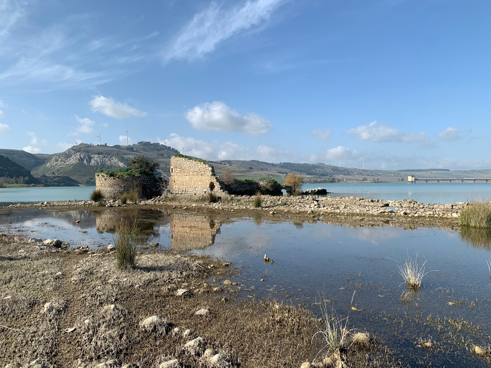 Dal lago Arancio riemerge il fortino di Mazzallakkar e Sambuca di ...