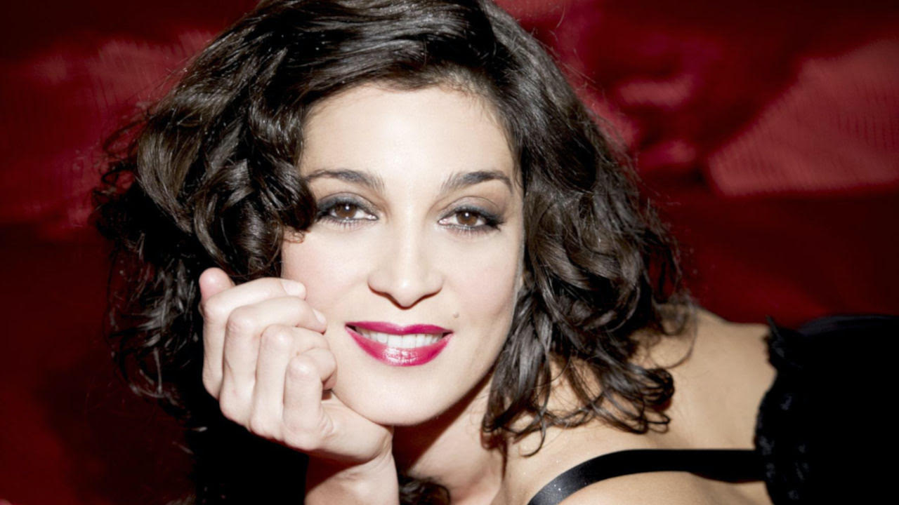 Donatella Finocchiaro con ''Rosa Canta e Cunta'' al Teatro Comunale di ...