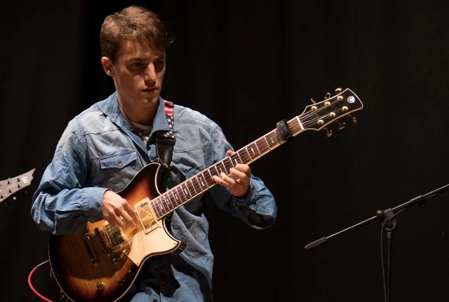 Matteo Mancuso, stella della chitarra, al Teatro Garibaldi di Modica ...