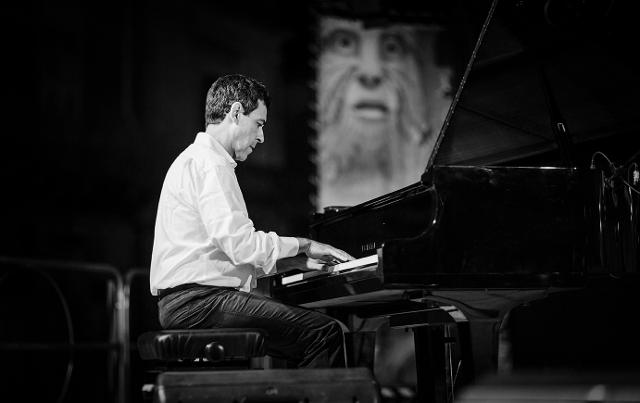 Salvatore Bonafede e il suo piano nella sala Lanza dell'Orto Botanico ...