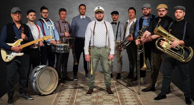 Grande festa a Modica con Roy Paci e gli Ottoni Animati - Piazza ...