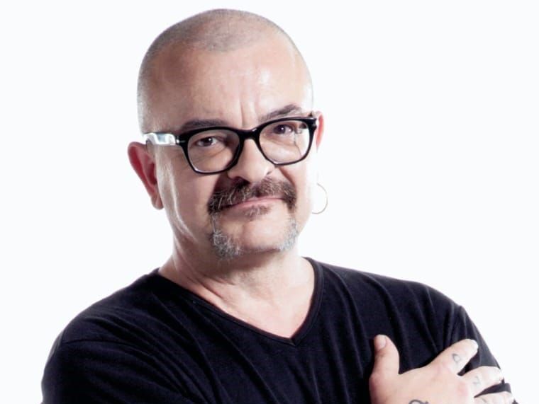 Danilo Sacco, la voce storica dei Nomadi all'Anfiteatro Villa a Mare di ...