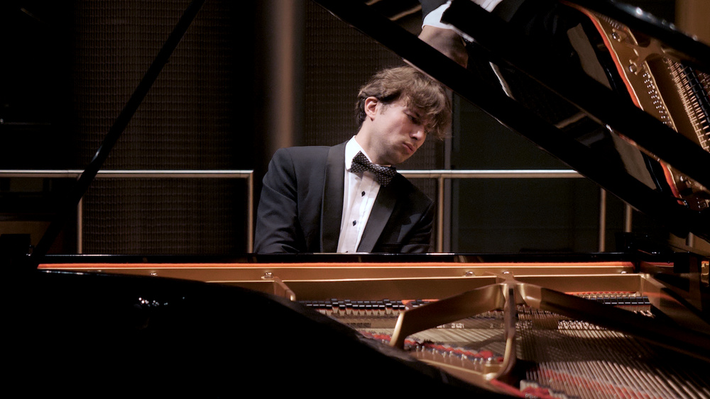 Il pianista russo Mikhail Kambarov al Teatro Politeama di Palermo ...